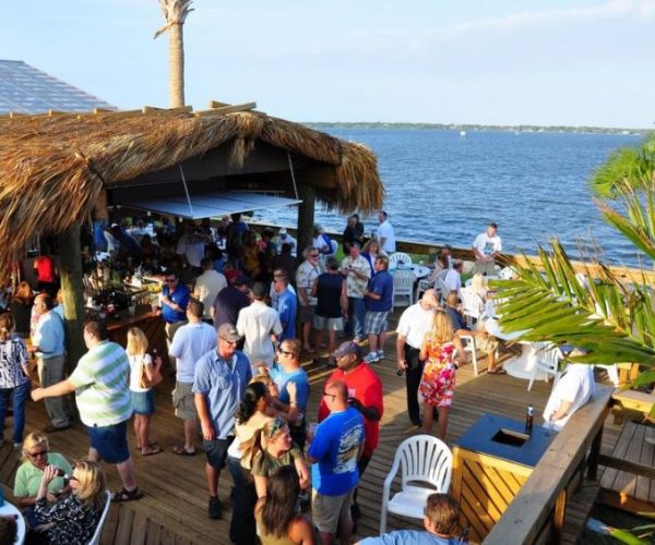 Grills Riverside Melbourne - Grills Seafood Deck & Tiki Bar